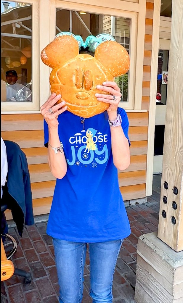 The Five BEST Snacks You Can Only Find in Disneyland - Kingdom and ...
